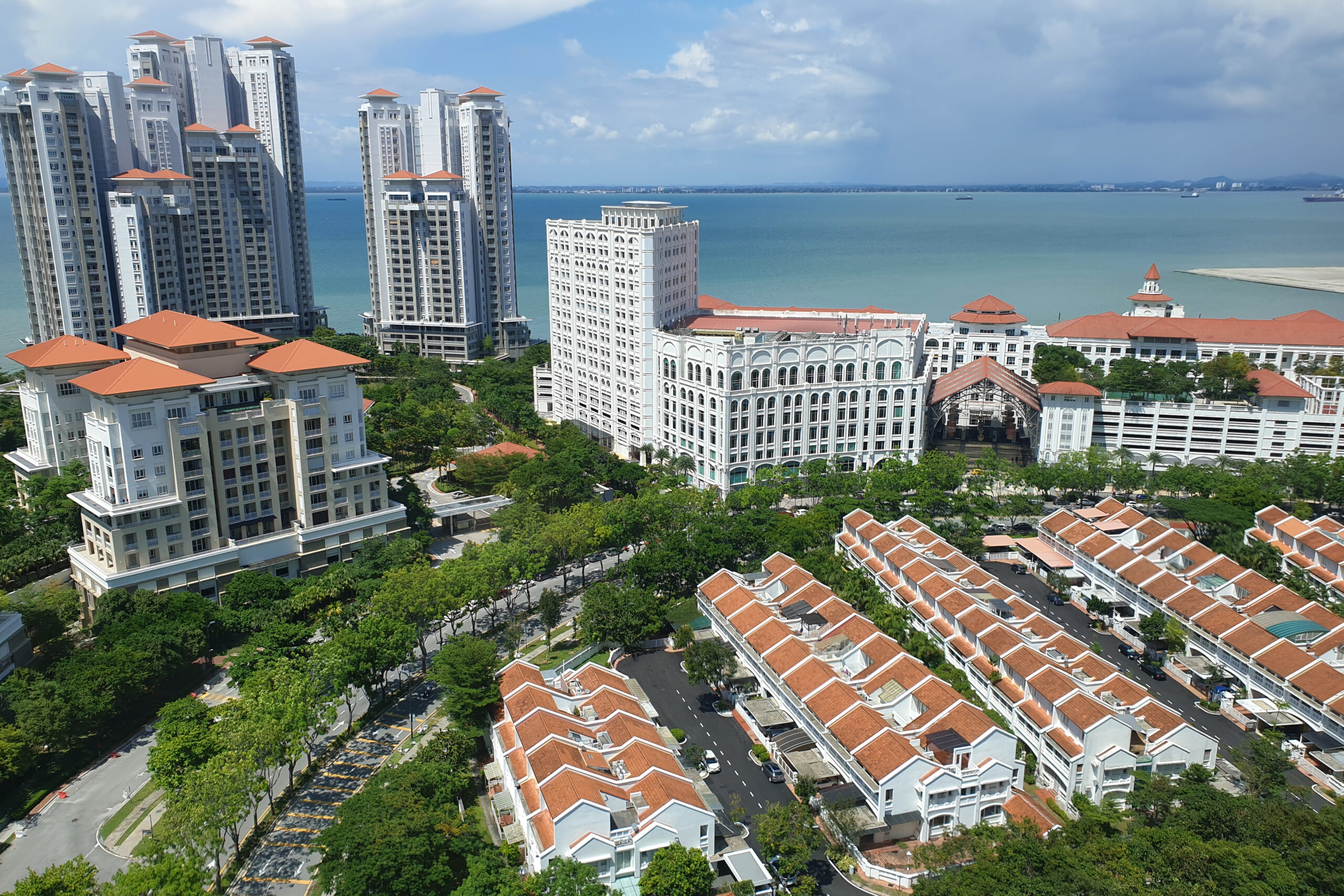 Residential-titled Commercial-titled Commercial-titled under HDA ，有什么差别？