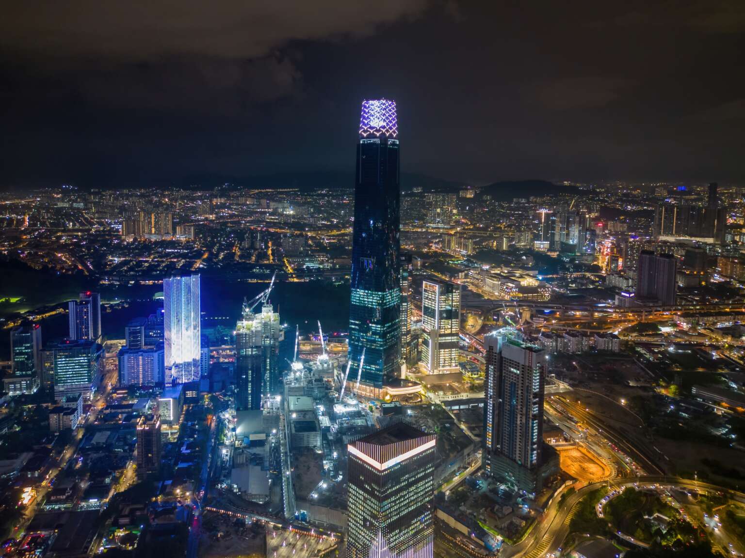 5 Menara Tertinggi di Malaysia Serta Fakta Unik dan Aneh!